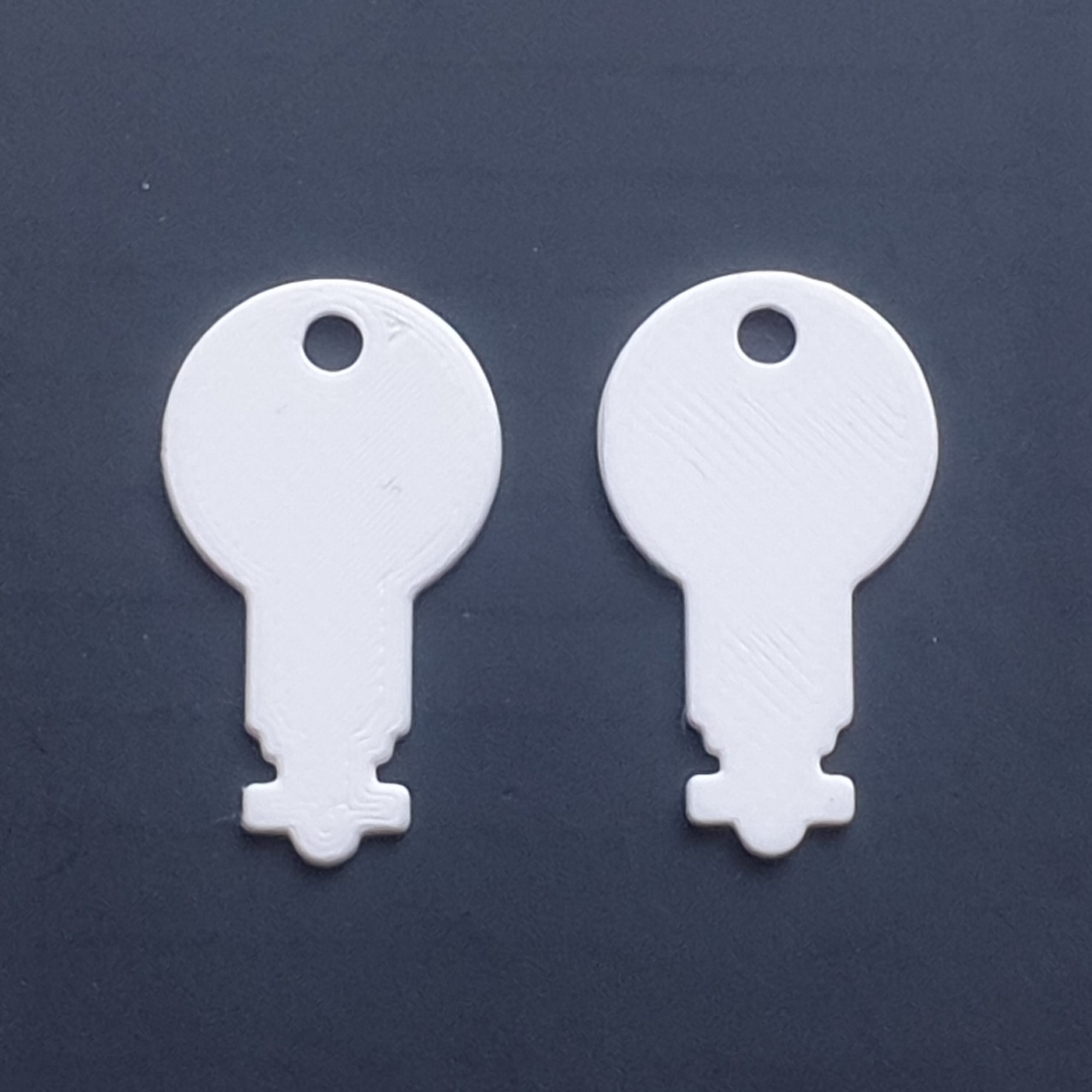 unbranded towel and soap dispenser key - K2C614
